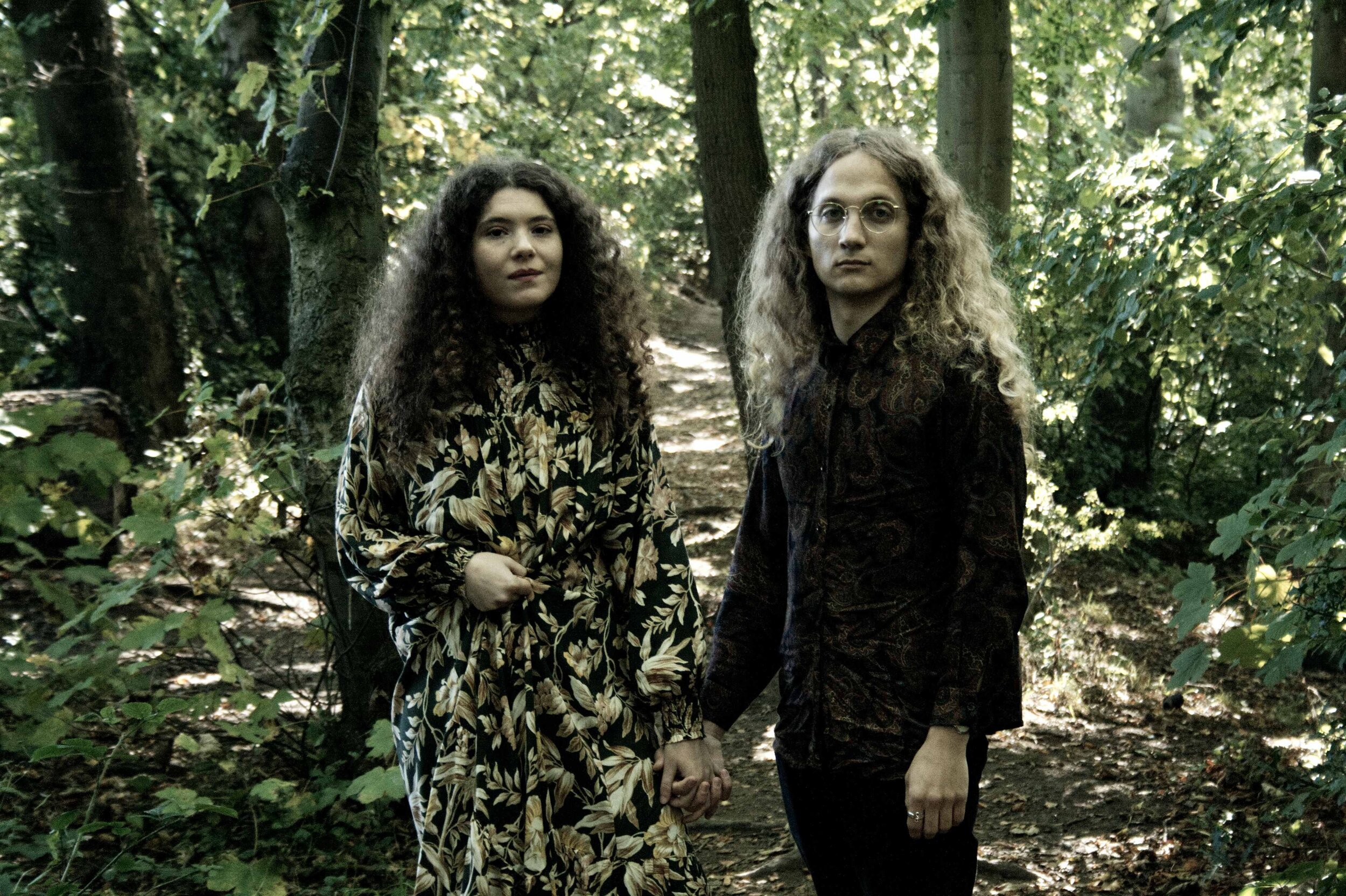 Introducing... Loris and the Lion - Higher Plain Music